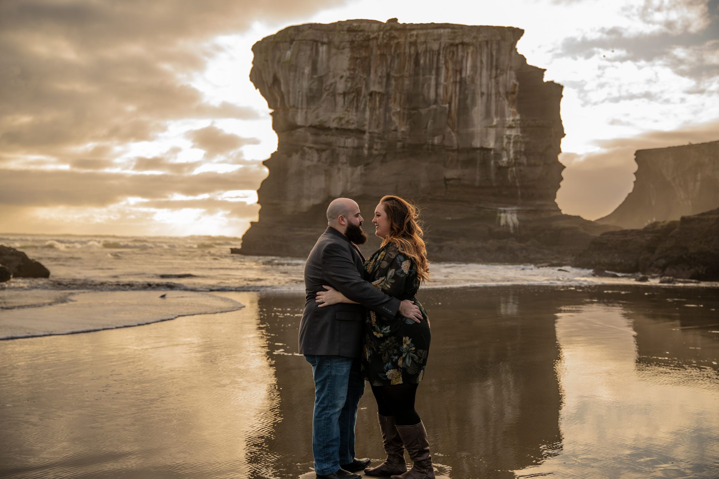 Aimee + Drew – Maori-Bay-Engagement Session - Katrina Cooke Photography